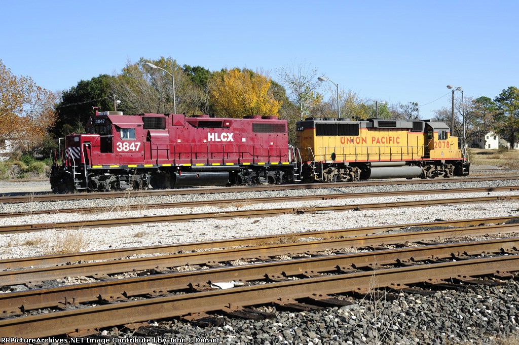 HLCX 3847 and UP 2078